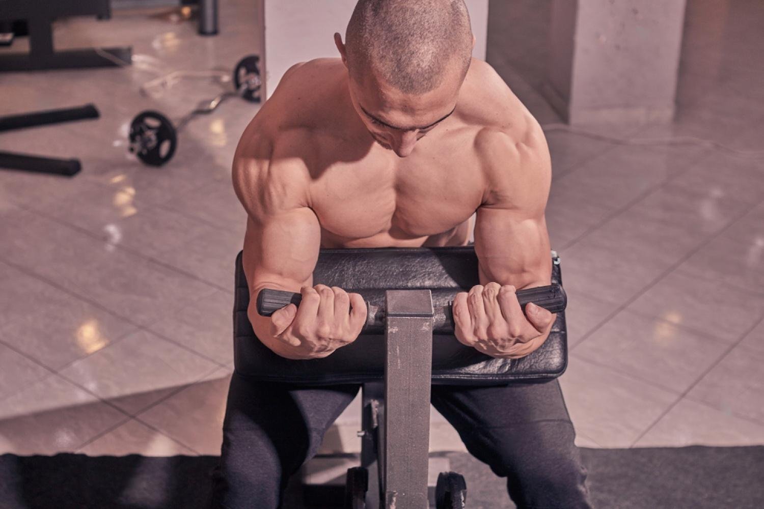 Bicep Curl Machines: Boost Arm Strength Now! - Fitness Gear Scan